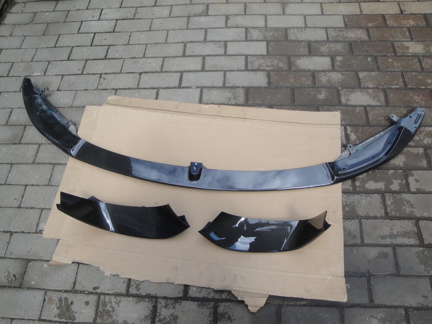 BMW M4 přední spoiler Carbon | vrakoviště BMW OPEL Praha