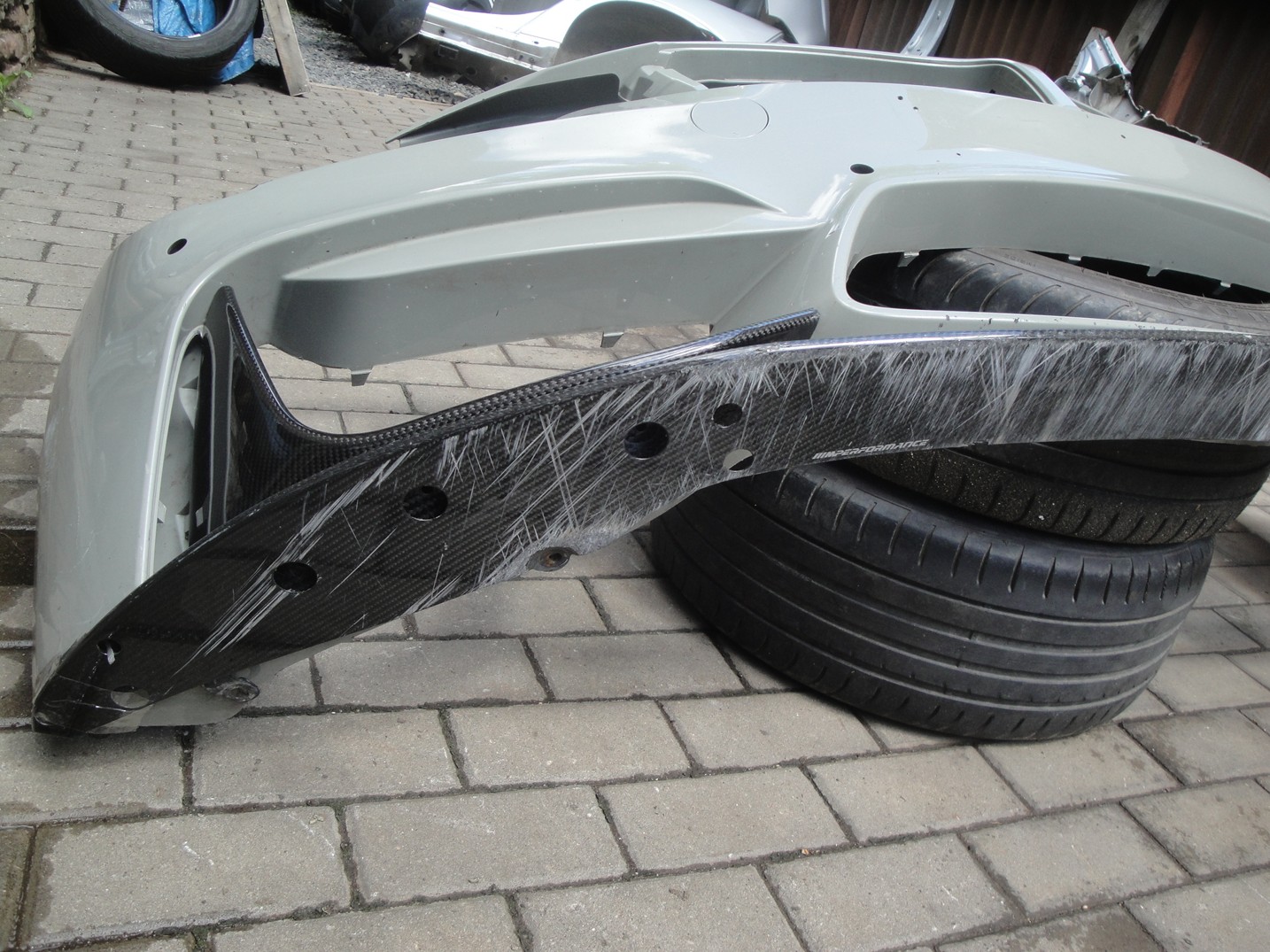 BMW M4 přední spoiler Carbon | vrakoviště BMW OPEL Praha