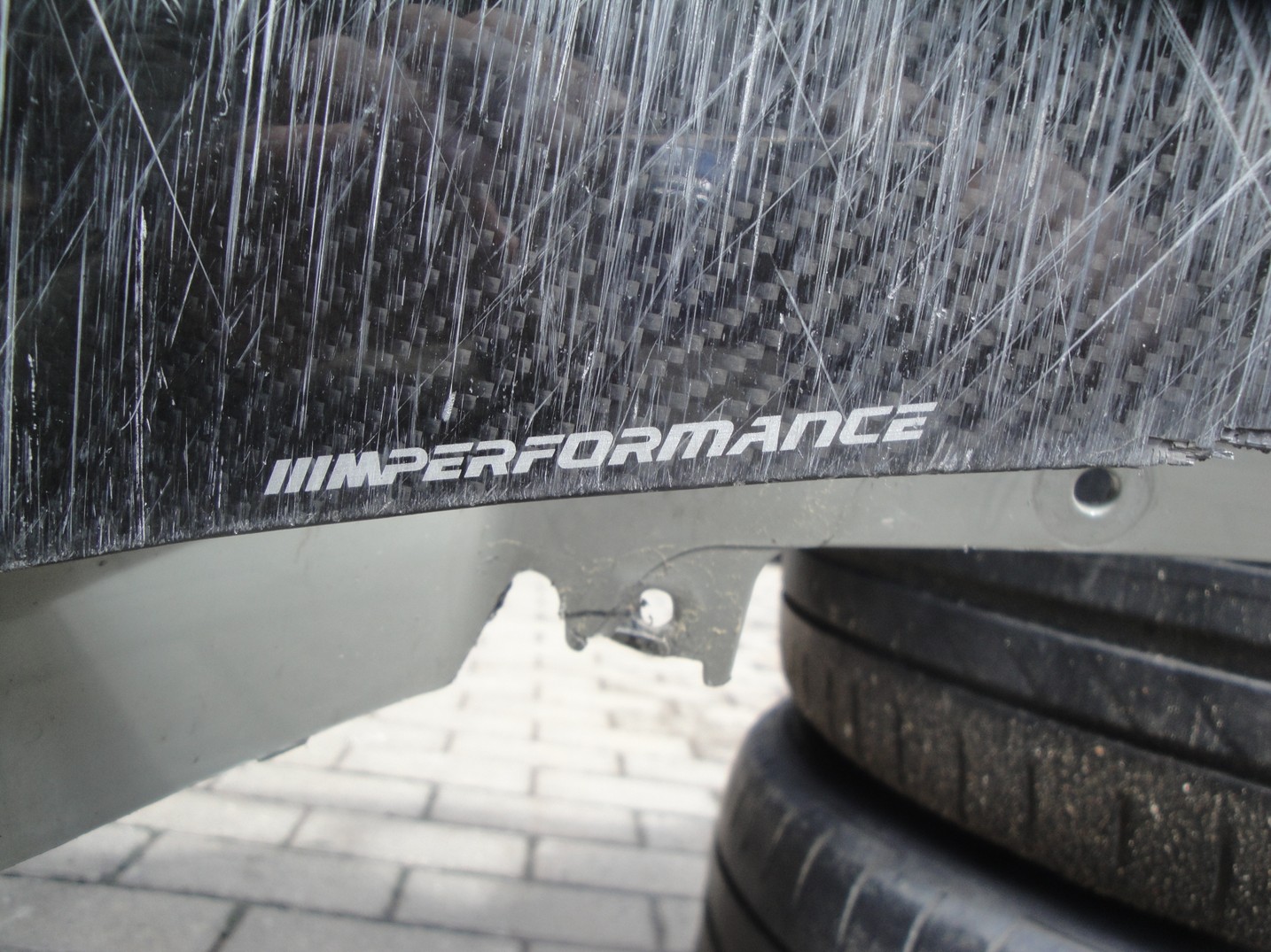 BMW M4 přední spoiler Carbon | vrakoviště BMW OPEL Praha