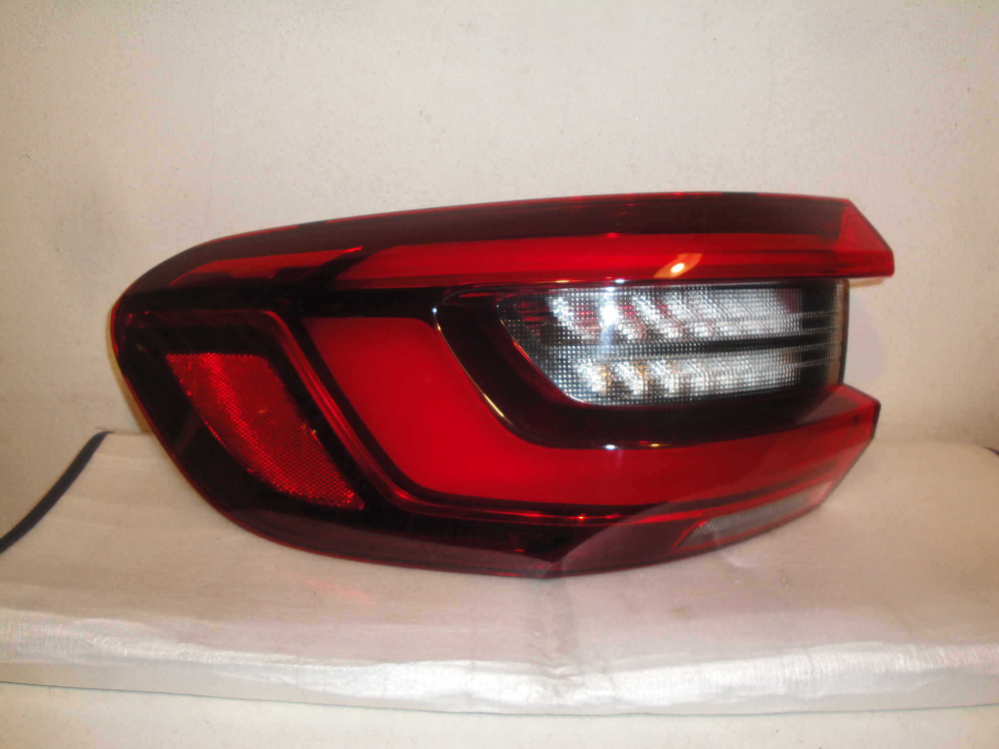 BMW X5 G05 levá zadní lampa | vrakoviště BMW OPEL Praha