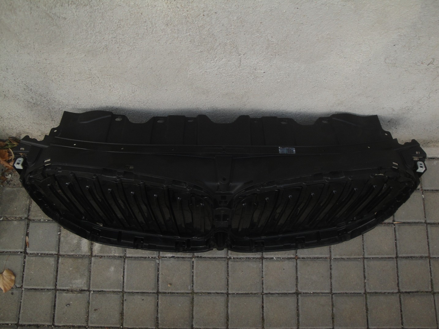 BMW X5 G05 horní žaluzie | vrakoviště BMW OPEL Praha