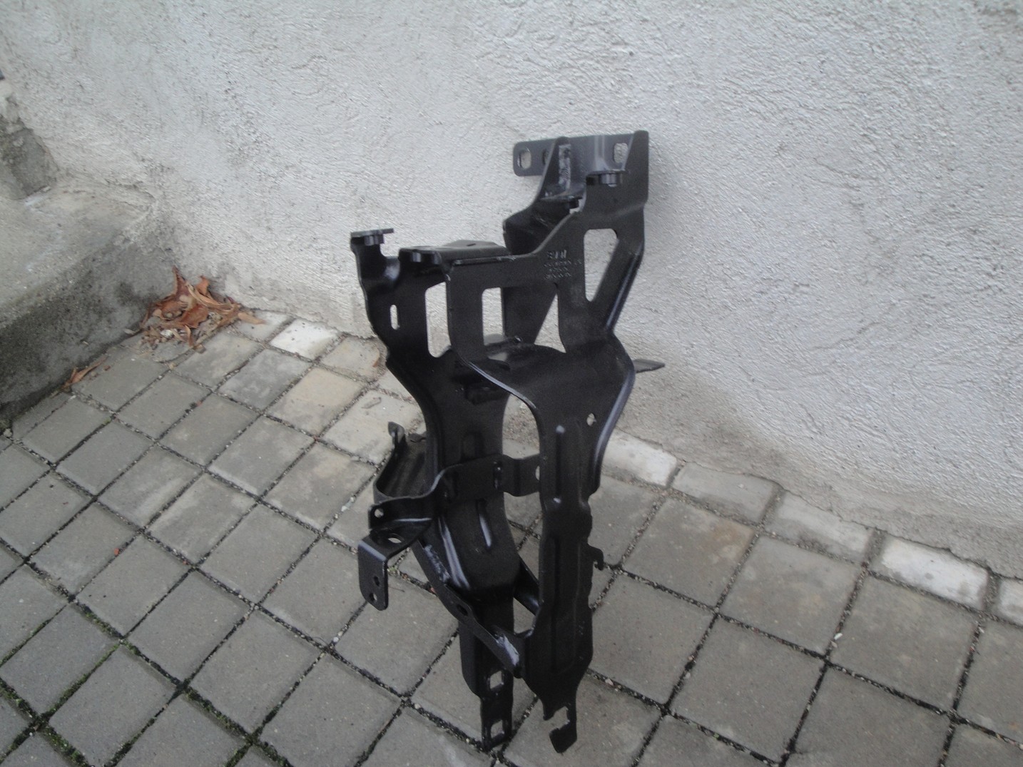 BMW X5 G05 držák světla pravý | vrakoviště BMW OPEL Praha