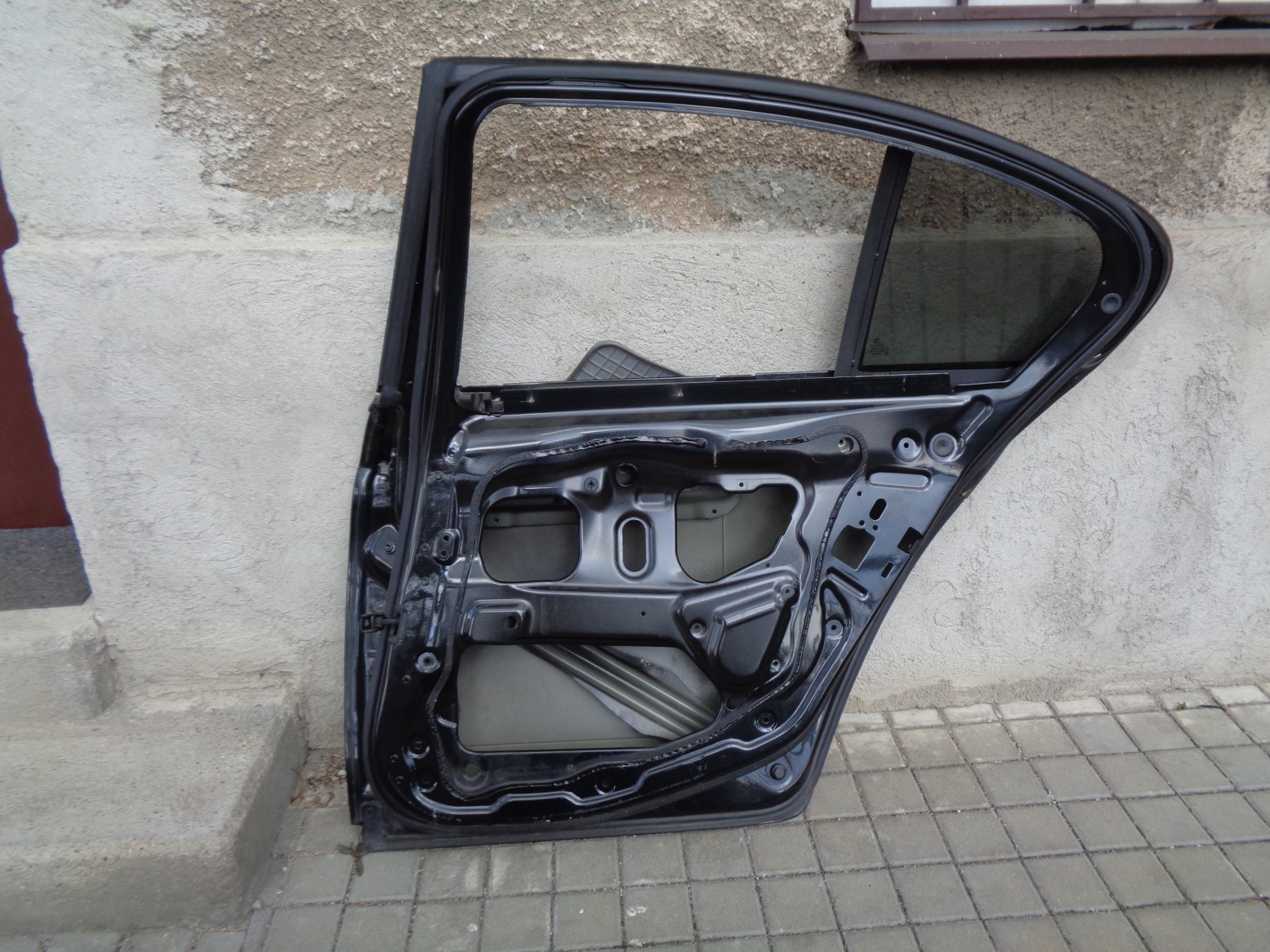 BMW 5 F10 dveře pravé zadní | vrakoviště BMW OPEL Praha