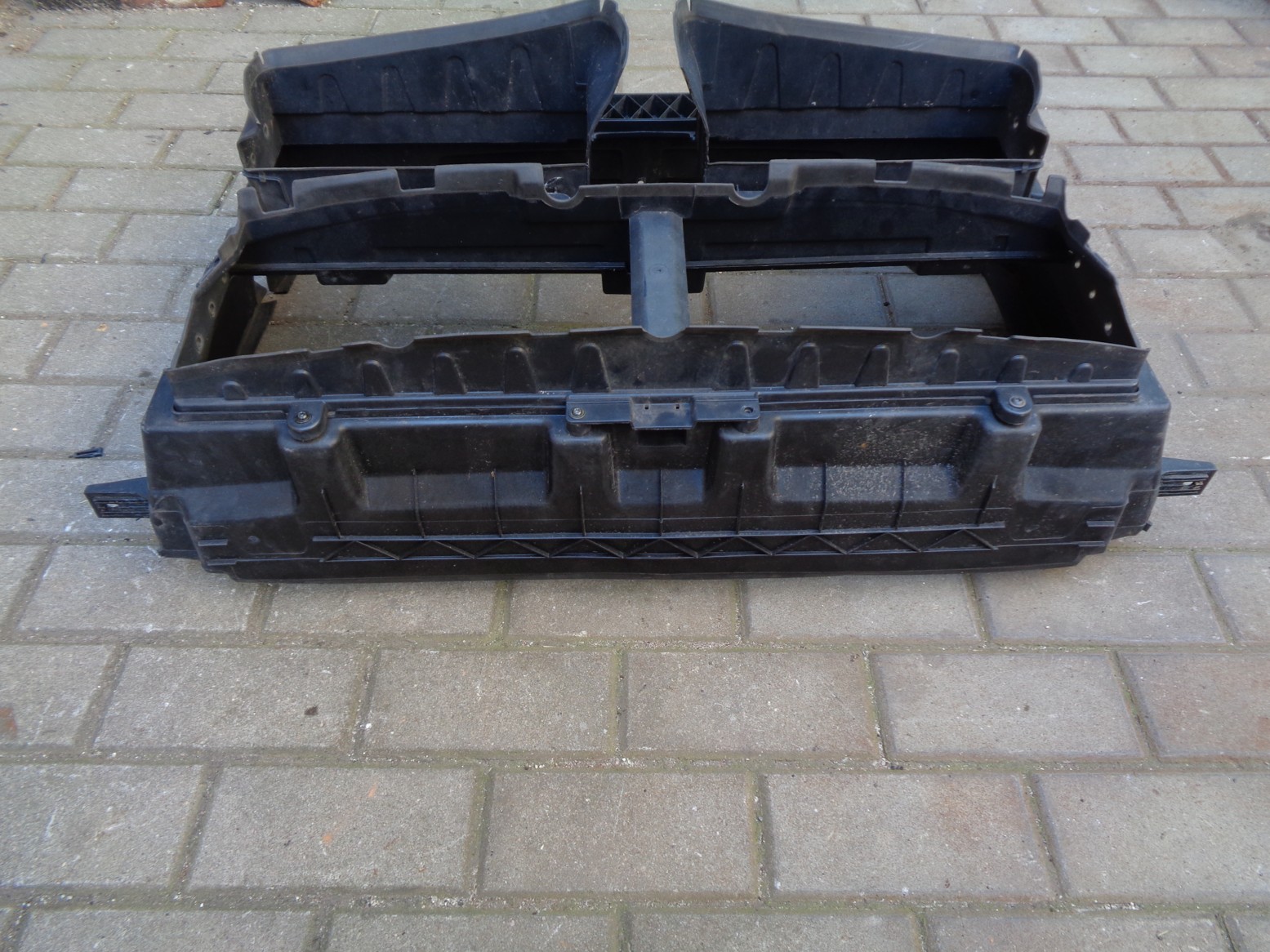 BMW 2 F45/46 vedení vzduchu | vrakoviště BMW OPEL Praha