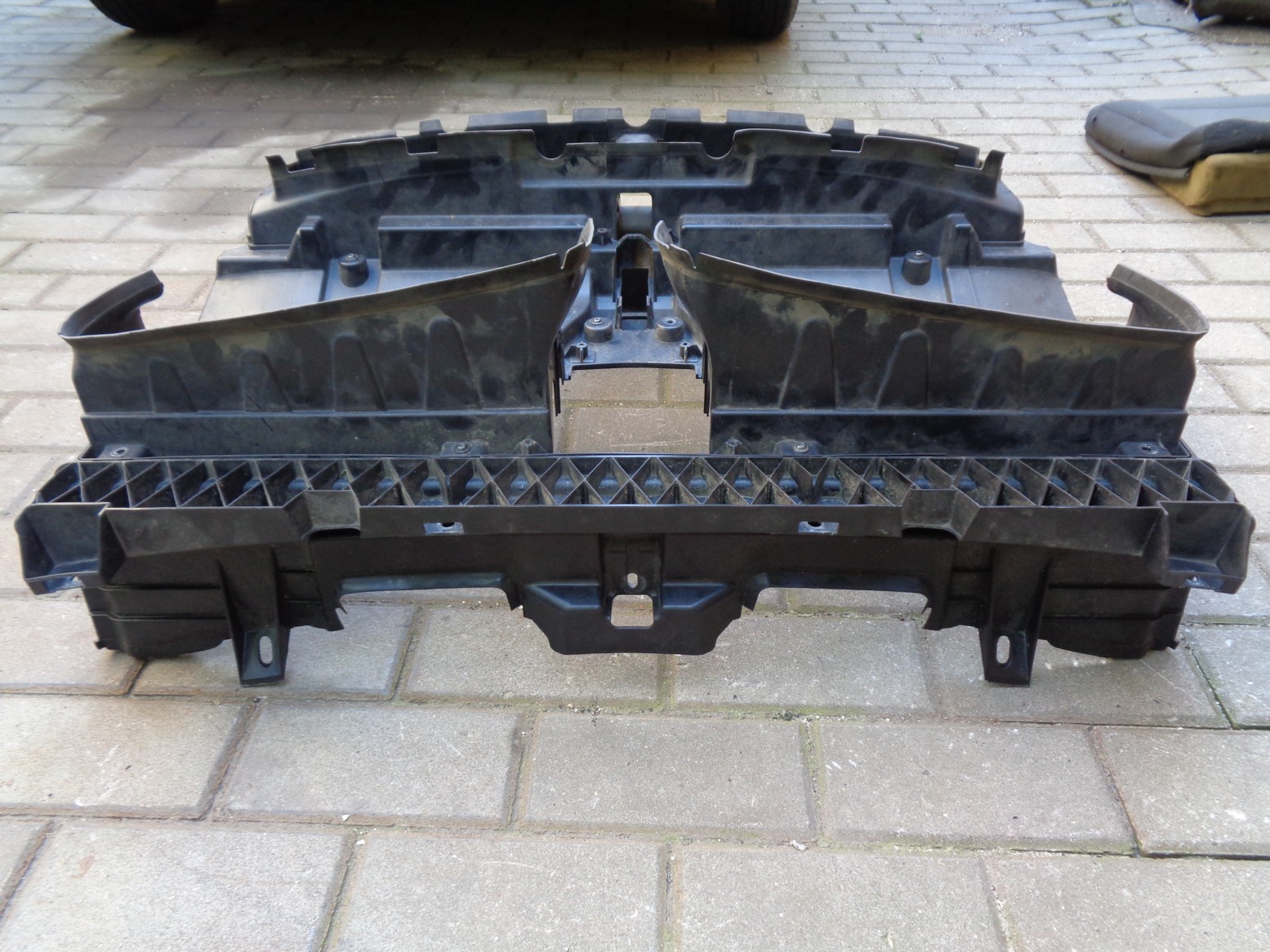 BMW 2 F45/46 vedení vzduchu | vrakoviště BMW OPEL Praha