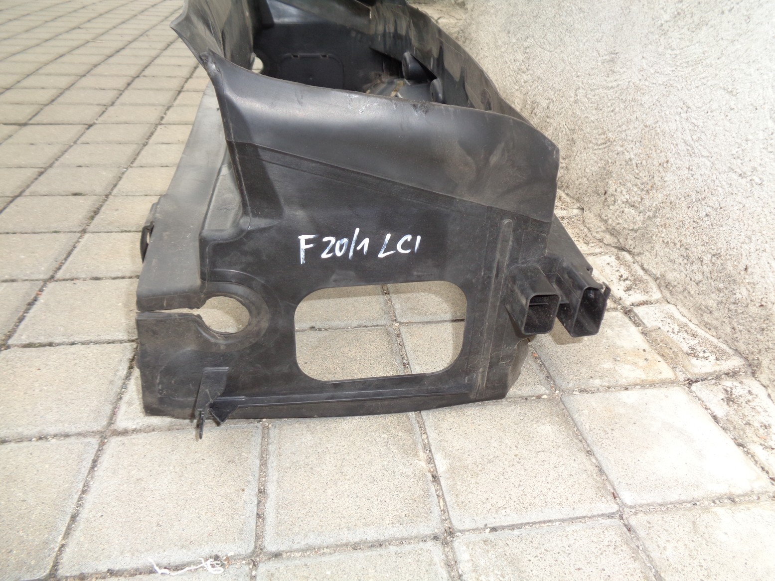 BMW 1 F20/21 LCI vedení vzduchu horní | vrakoviště BMW OPEL Praha