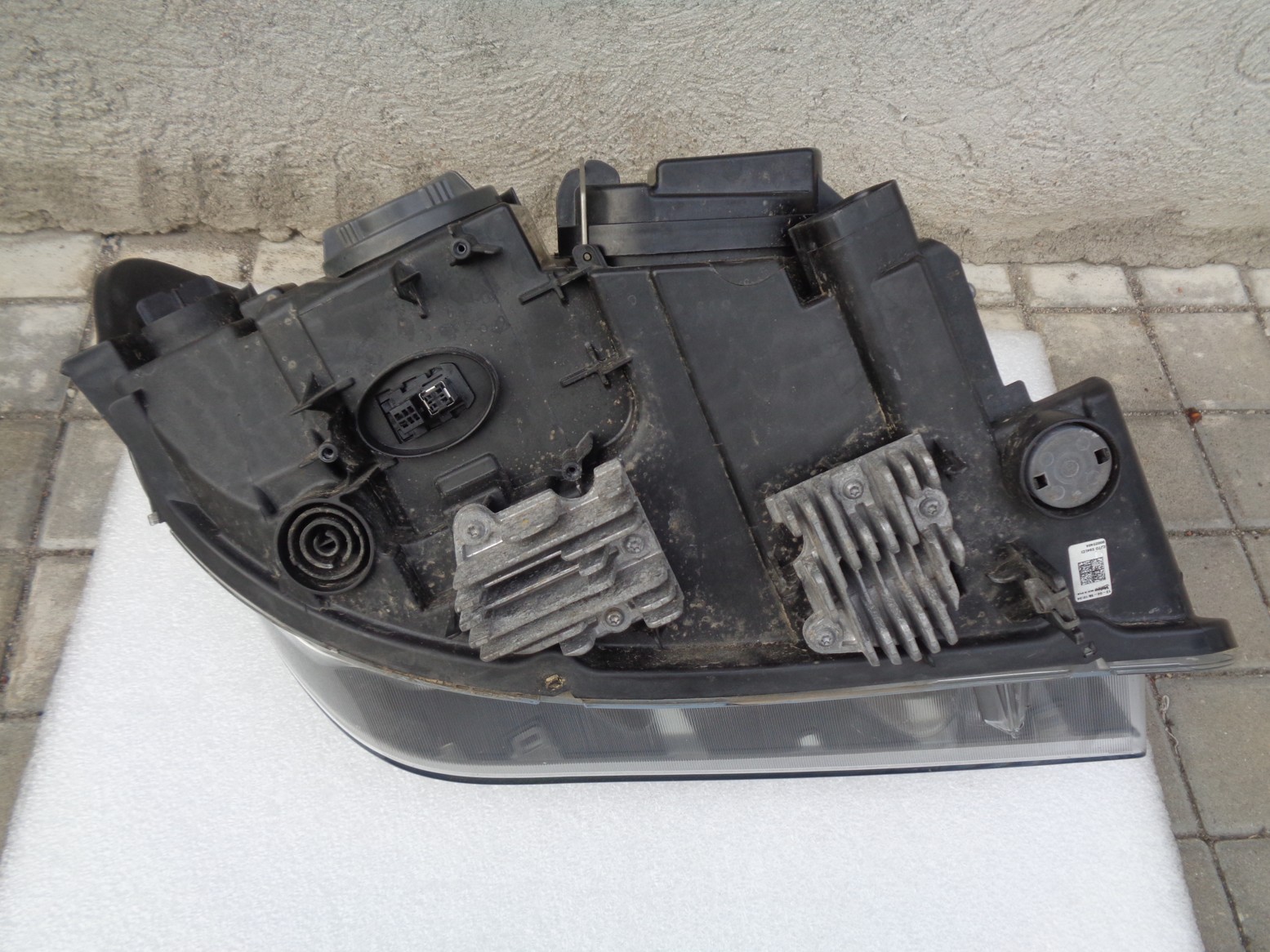 BMW X1 E84 LCI levý xenon | vrakoviště BMW OPEL Praha