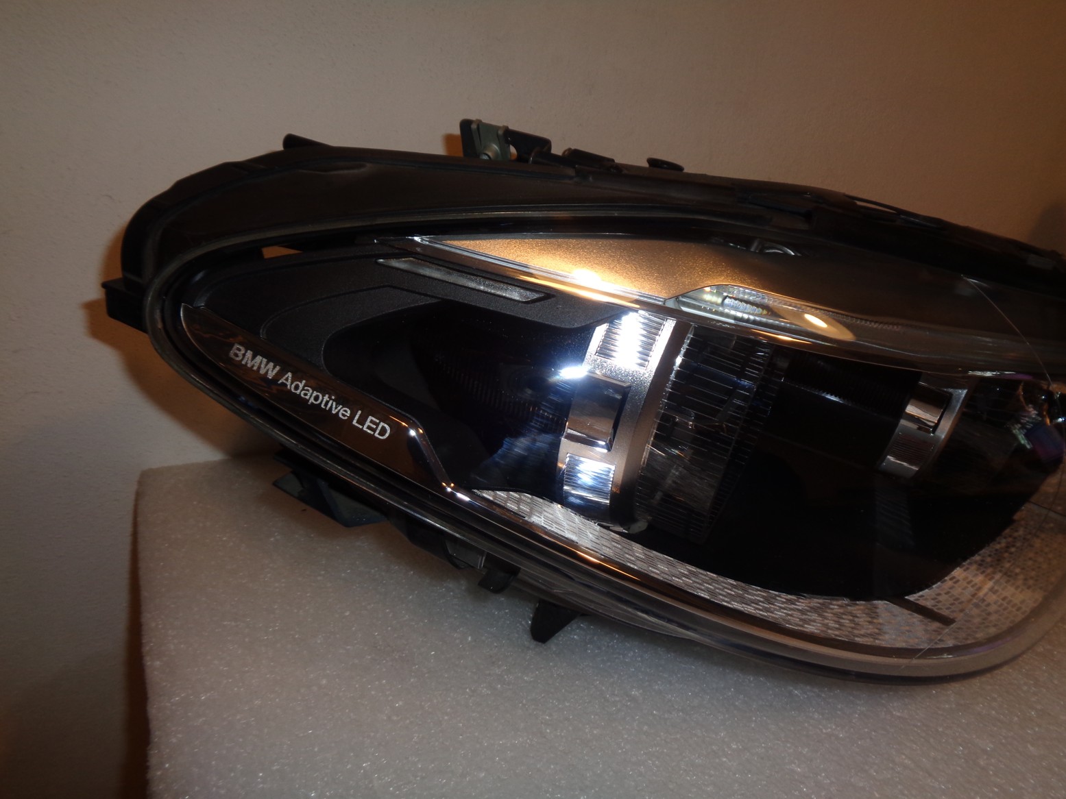 BMW 5 F10LCI světlo Adaptive LED | vrakoviště BMW OPEL Praha