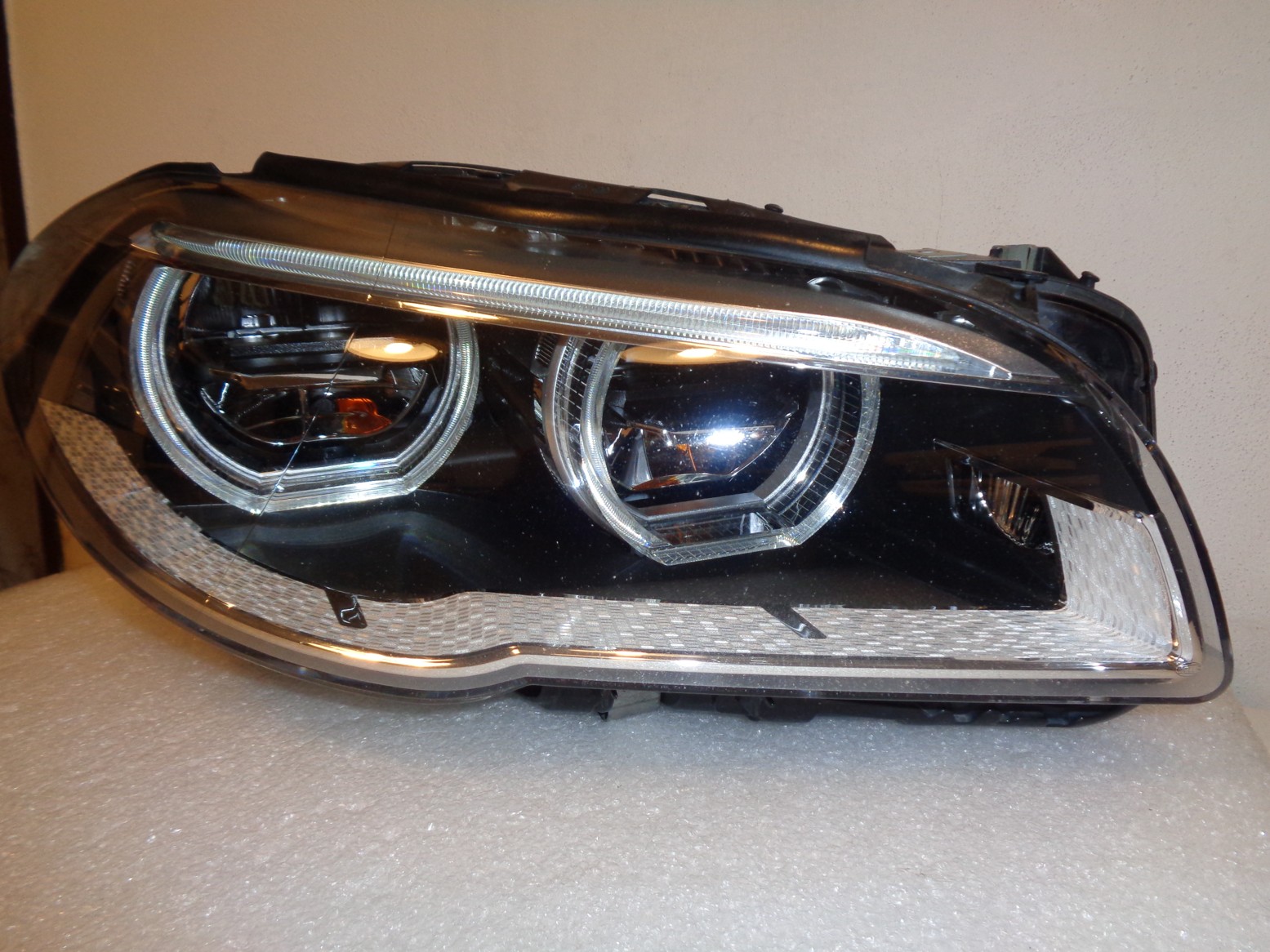 BMW 5 F10LCI světlo Adaptive LED | vrakoviště BMW OPEL Praha