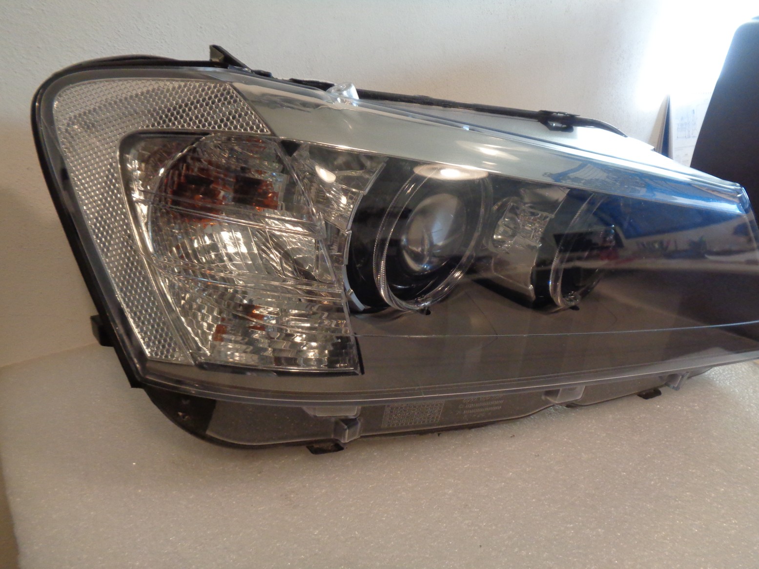 BMW X3 F25 bixenon pravý | vrakoviště BMW OPEL Praha