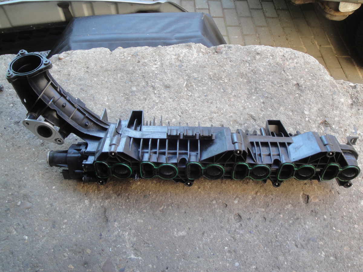 Motory B57 sání motoru | vrakoviště BMW OPEL Praha