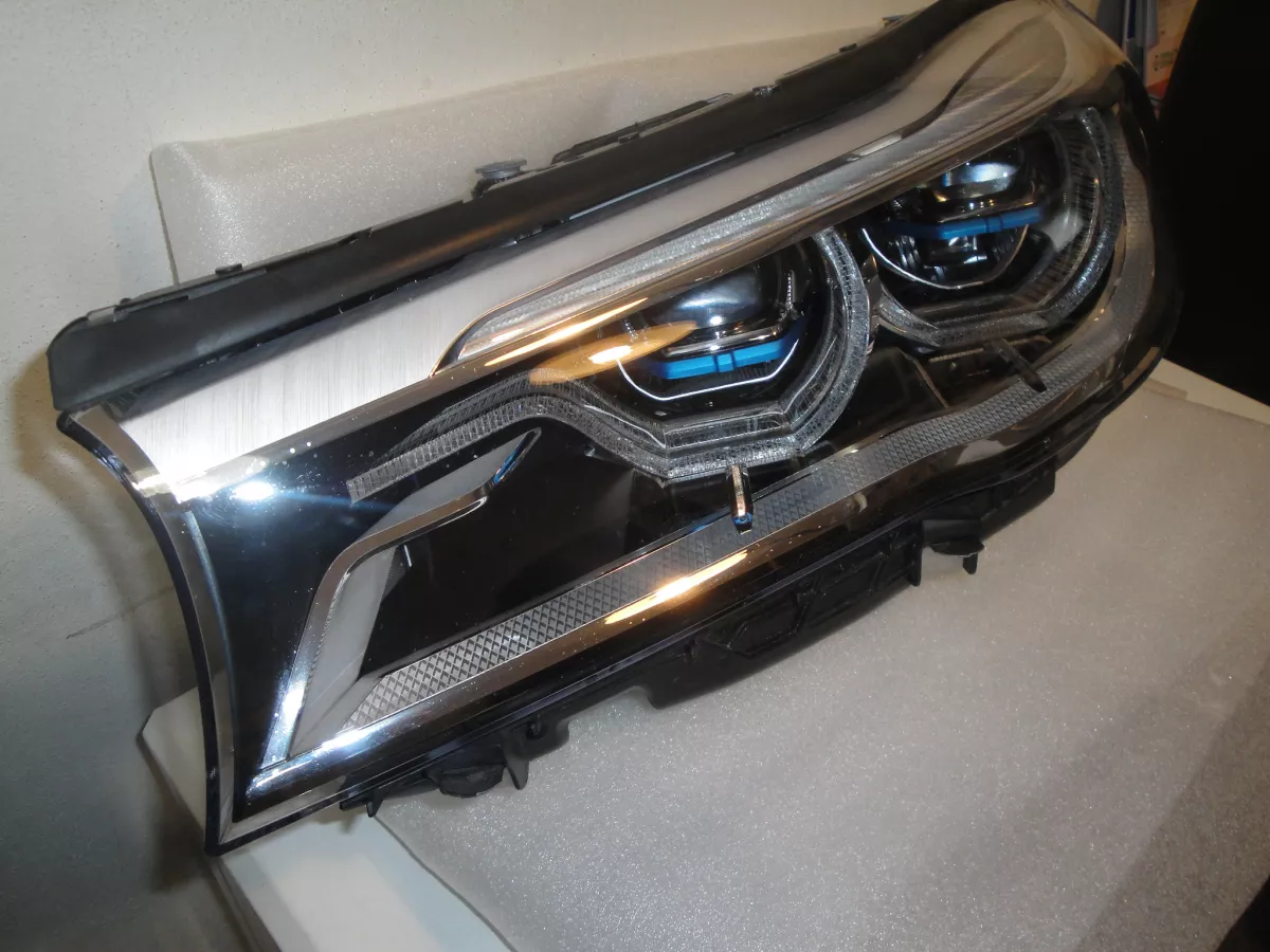 BMW 7 G11 LASERLIGHT | vrakoviště BMW OPEL Praha