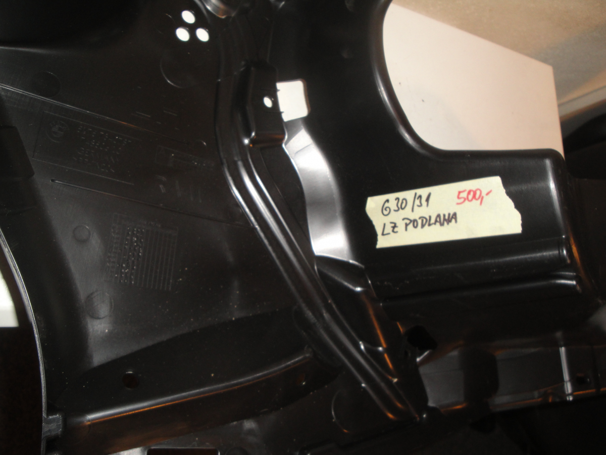 BMW 5 G31 výplň podlahy | vrakoviště BMW OPEL Praha